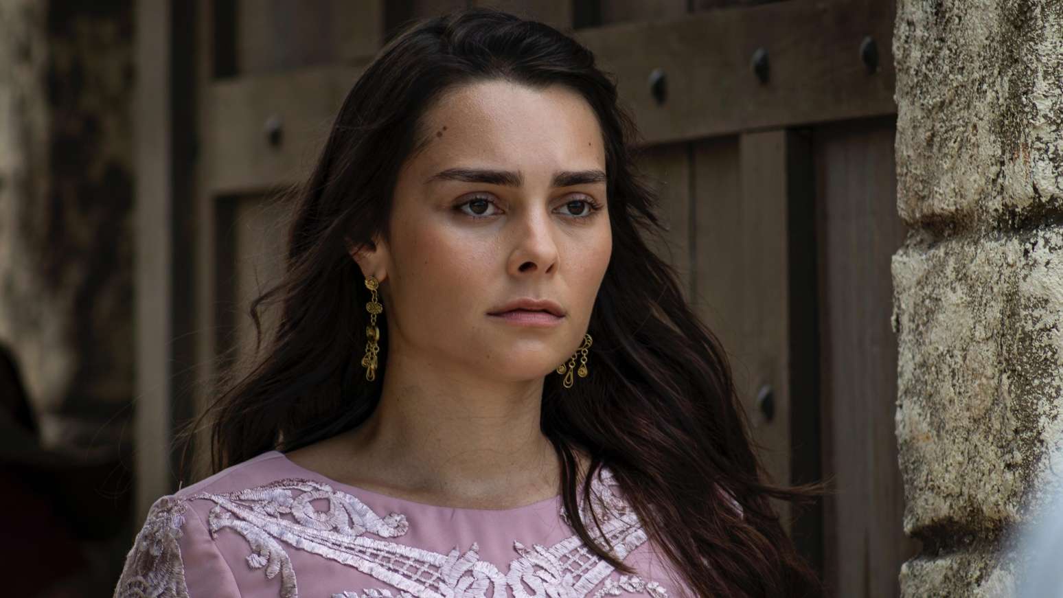 Atriz Anna Melo fala sobre fé nos bastidores da Record e revela impacto ...