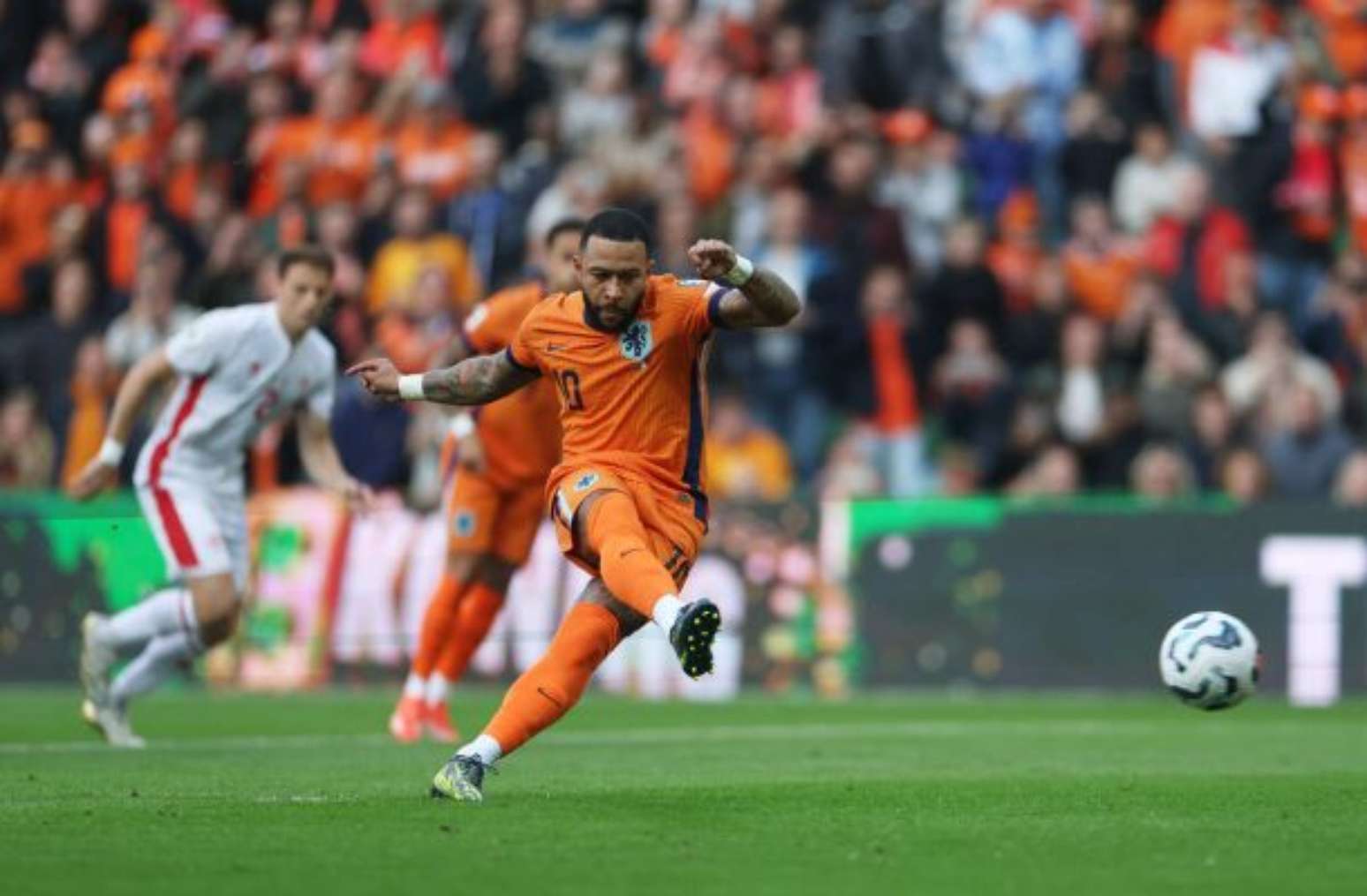 Memphis Depay, do Corinthians, é convocado para a seleção da Holanda