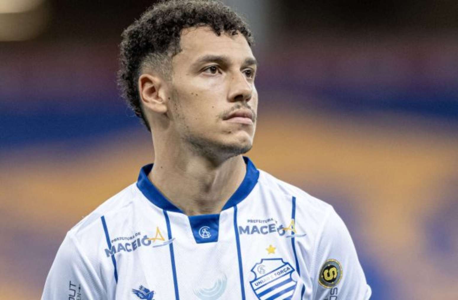 Grêmio se aproxima de fechar com lateral-esquerdo do CSA