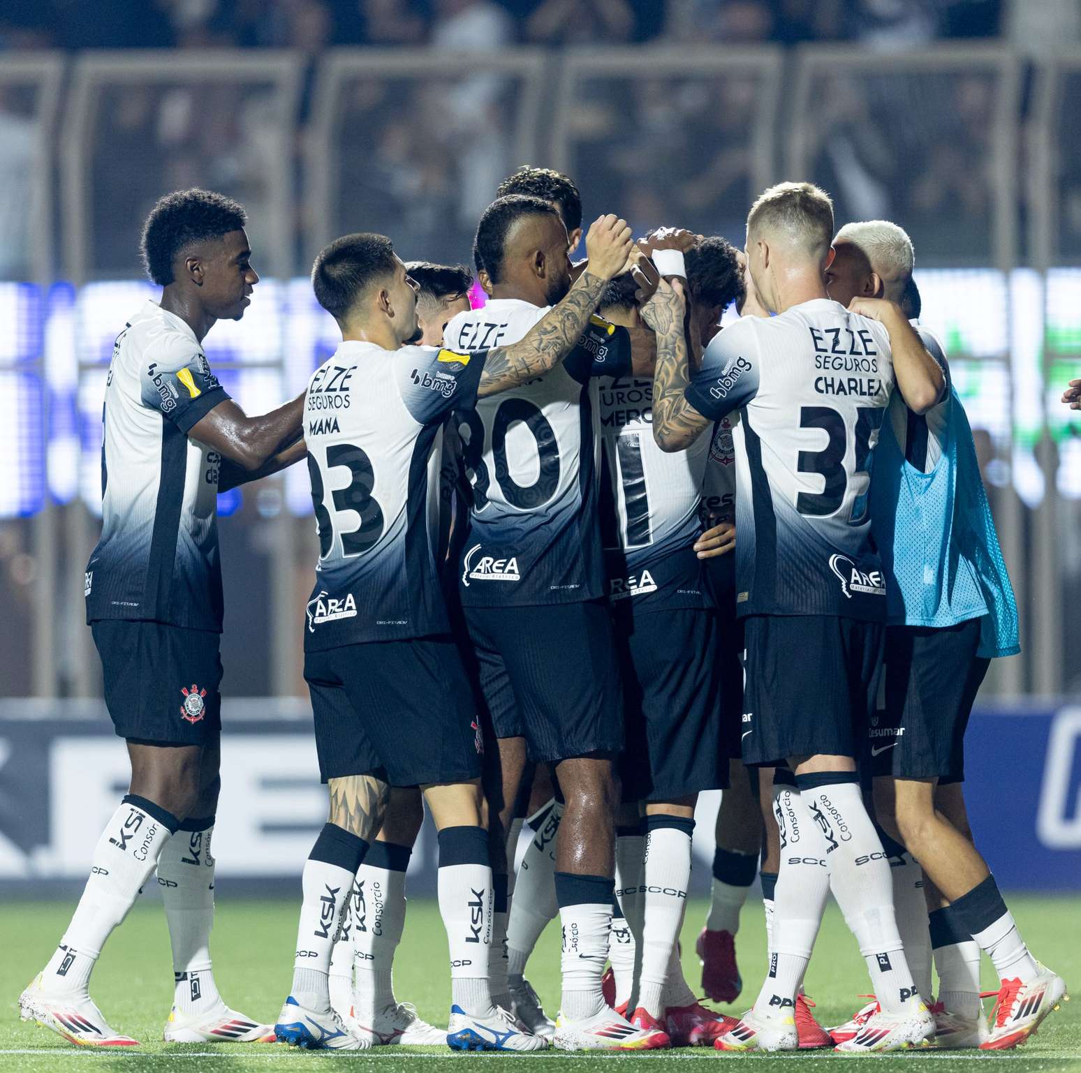 Corinthians inicia conversas para renovação de contrato com lateral