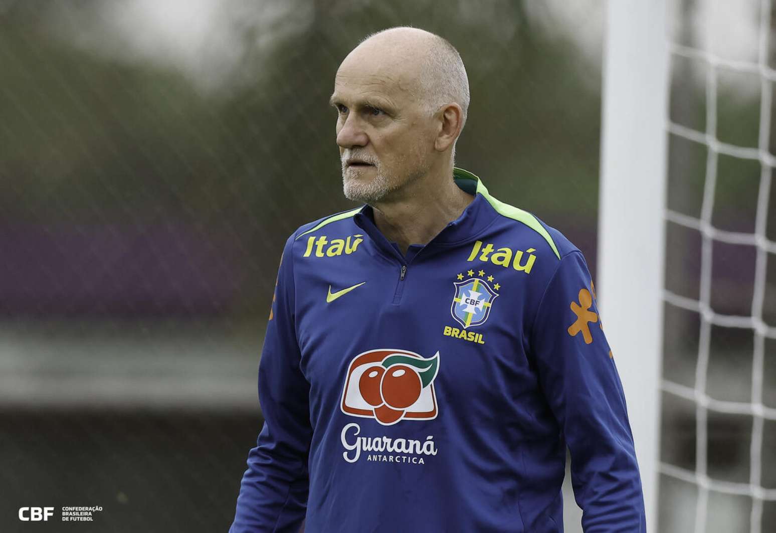 Taffarel elogia jovem goleiro do Flamengo: 'Postura de profissional'