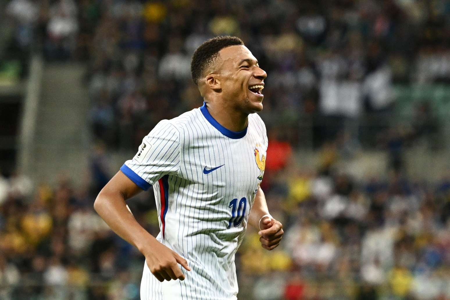 Aos 26 anos, Mbappé supera CR7 e Messi em marca histórica por seleções ...
