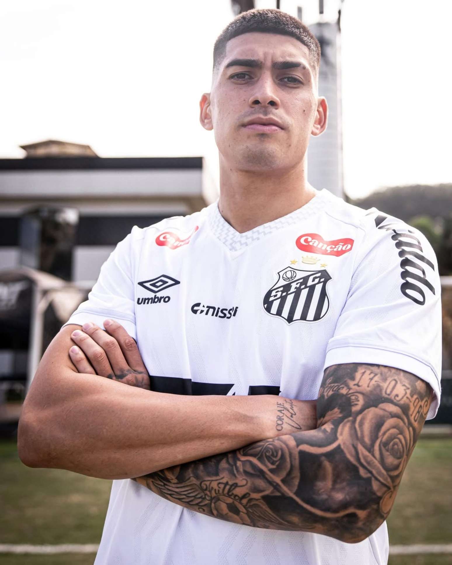 Adonis Frías é apresentado e celebra chegada no Santos: "O maior da ...