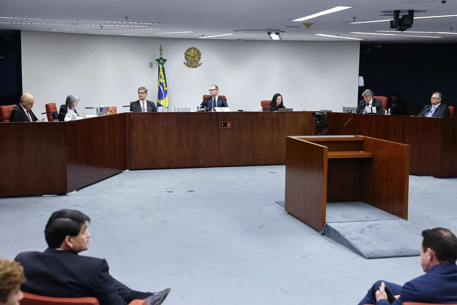 Todos contra Fux: ministros apoiam voto de Cármen Lúcia e criticam ...