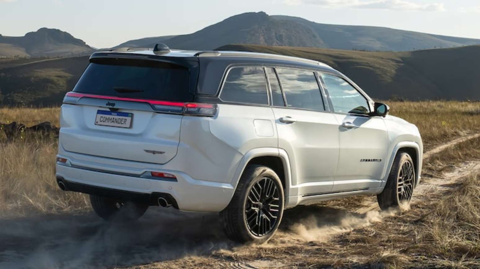 Jeep Commander 2026 fica R$ 21 mil mais barato e sai por preço de Compass
