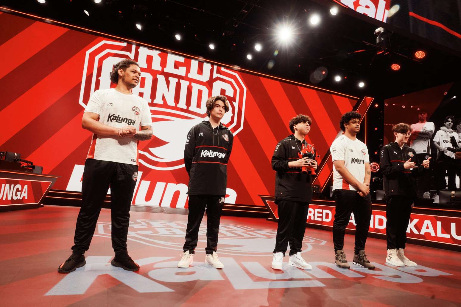 LTA Cross Conference: RED Canids vence Shopify Rebellion e sonha com ...