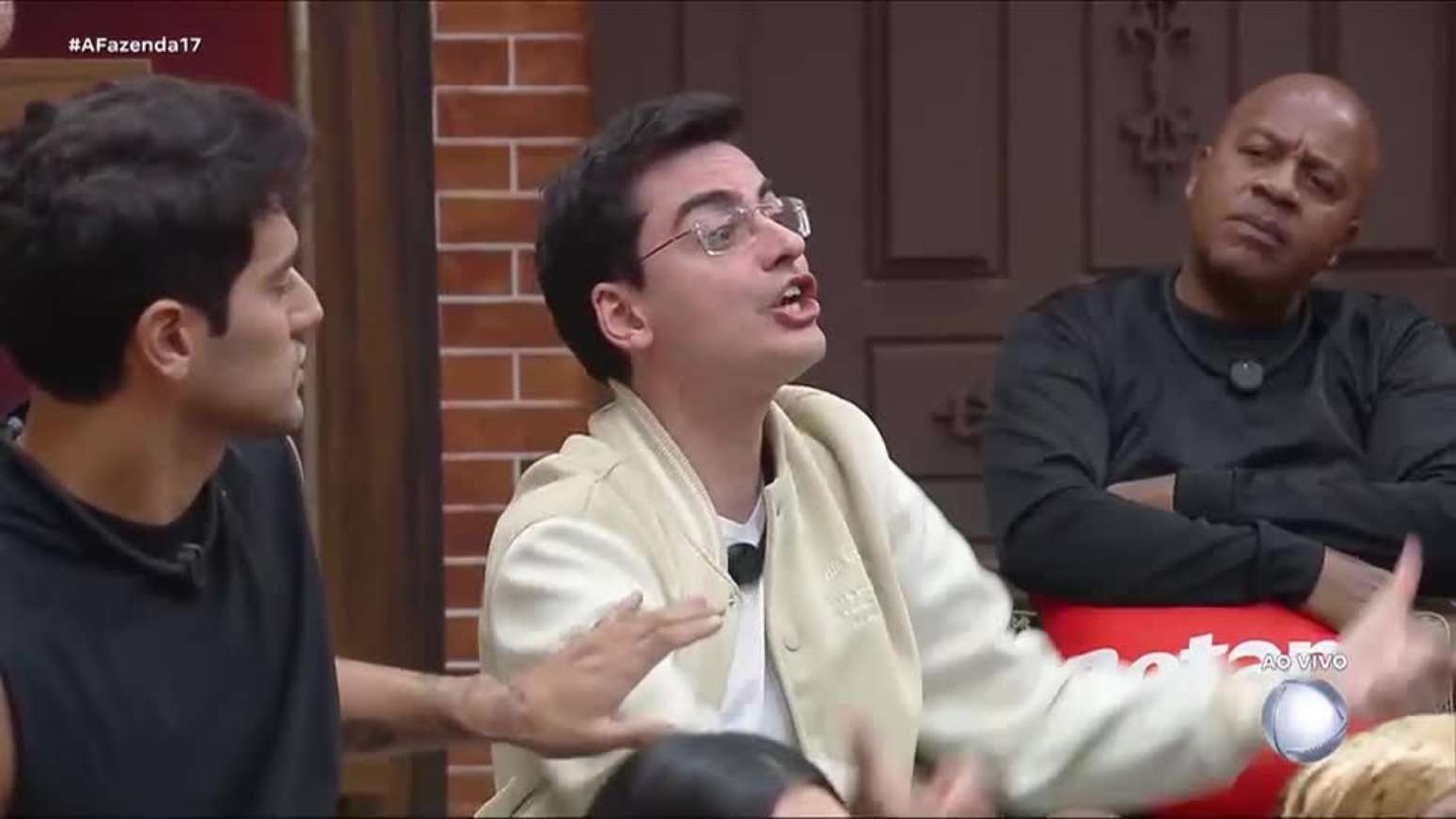 'A Fazenda 17': Dudu Camargo arruma tretas e web crava: 'Já temos um ...