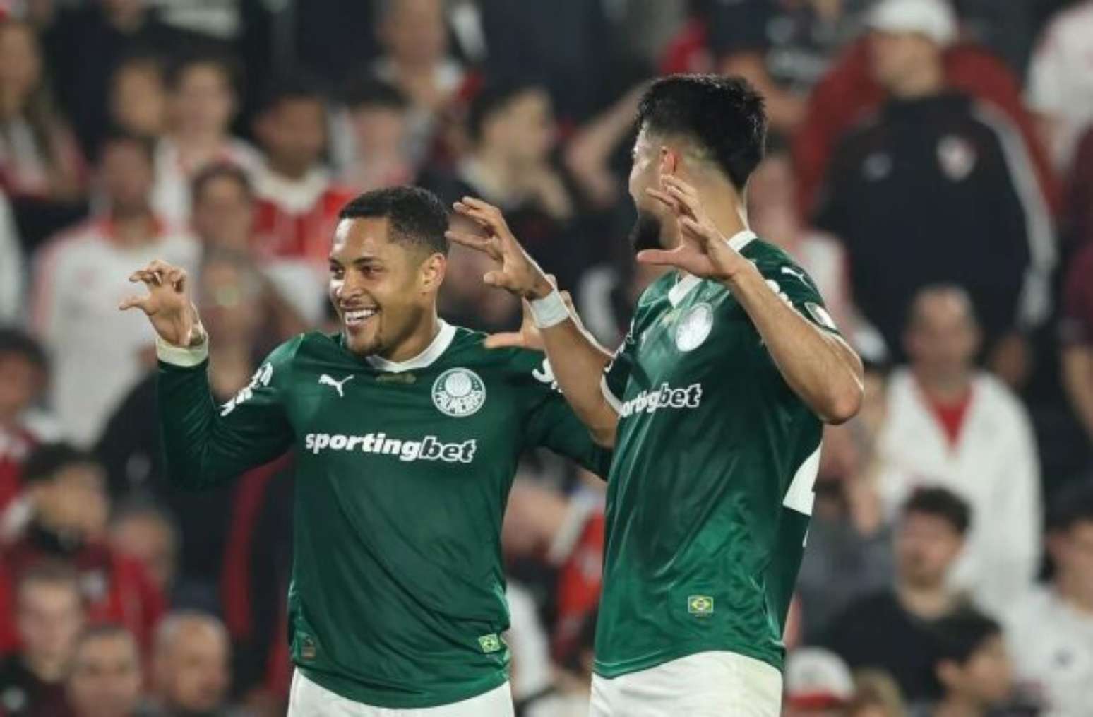 Vitor Roque é sincero sobre vitória do Palmeiras: "Foi um primeiro tempo espetacular"