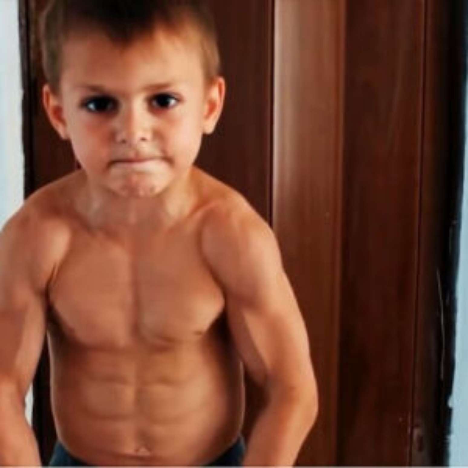 Aos 5 anos Giuliano Stroe era o menino mais forte do mundo, mas hoje ...