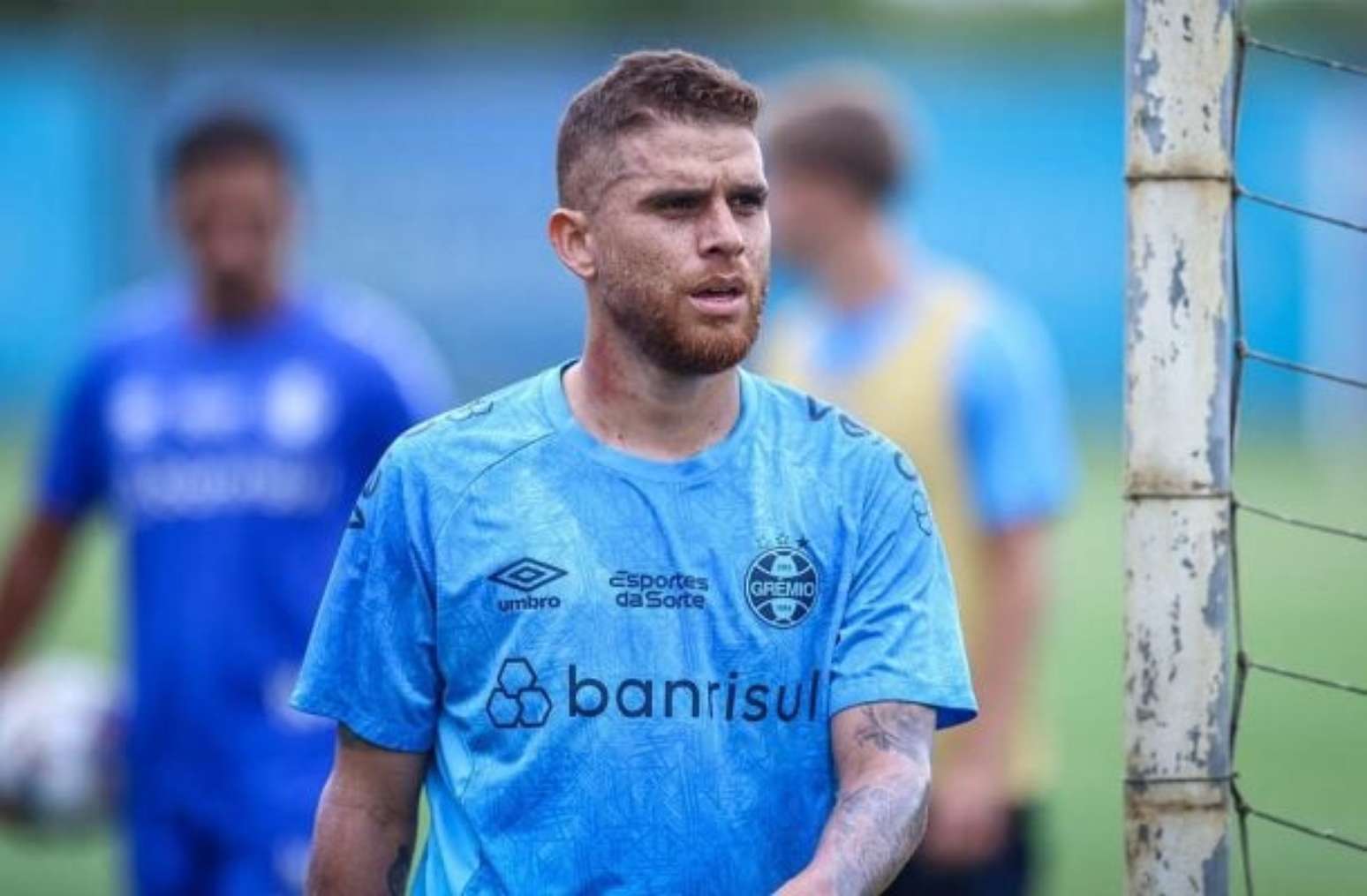 Cuellar sente problema e pode desfalcar Grêmio contra Botafogo