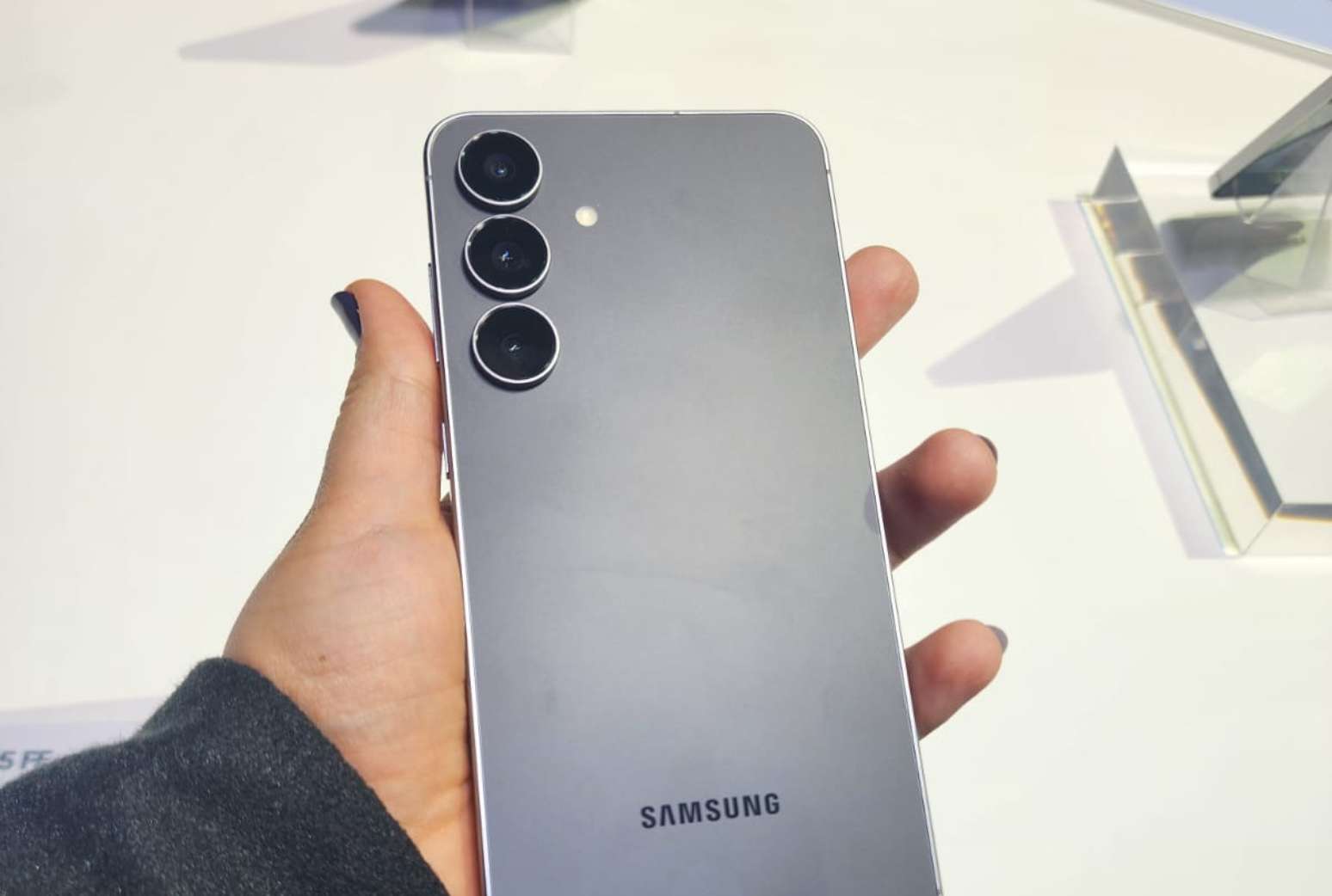 Samsung Galaxy S25 FE chega com IA avançada, preço competitivo e promoções