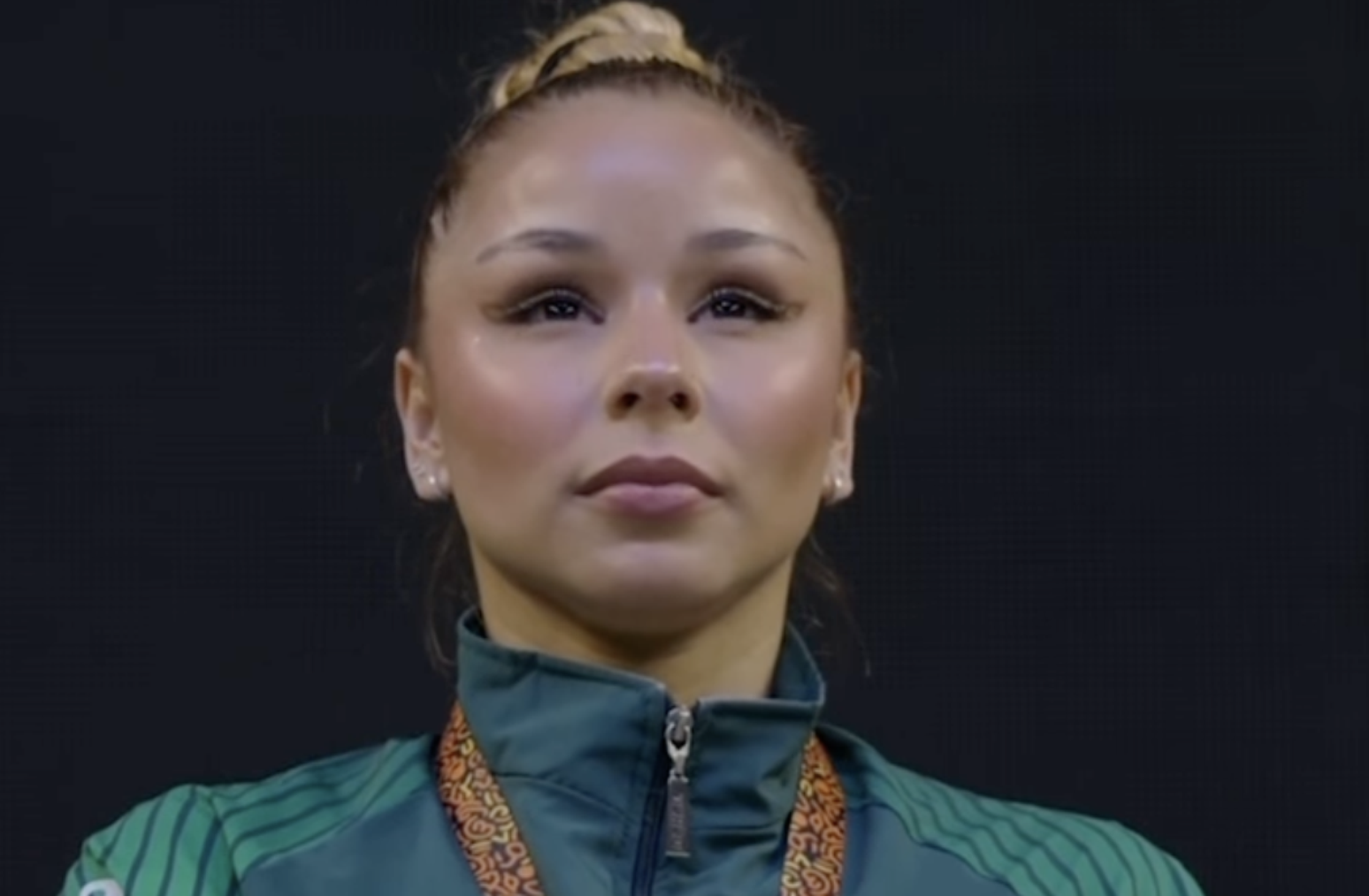 Flavia Saraiva conquista a medalha de ouro na trave na Copa do Mundo de ...