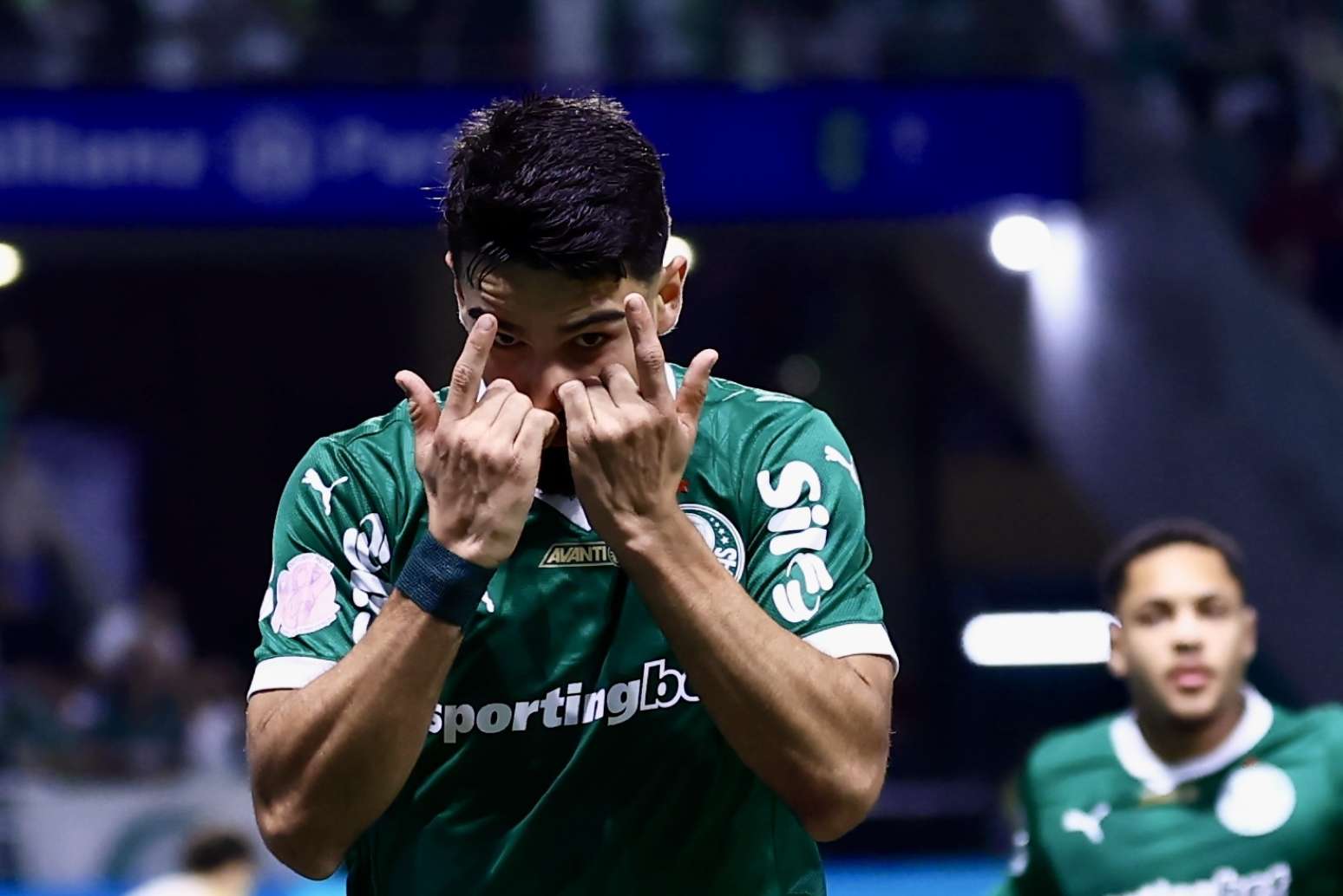 Significado da comemoração de Flaco López no Palmeiras emociona torcida