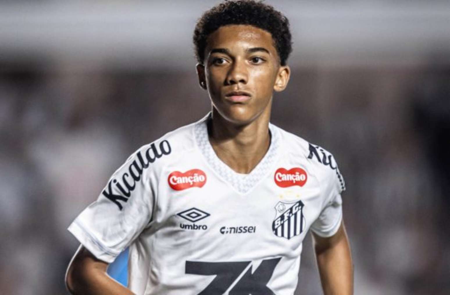 Robinho Jr ganha nova chance e participa de gol do Santos