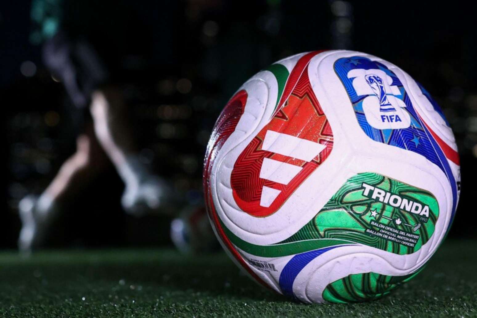 Fifa lança Trionda, bola oficial da Copa do Mundo de 2026