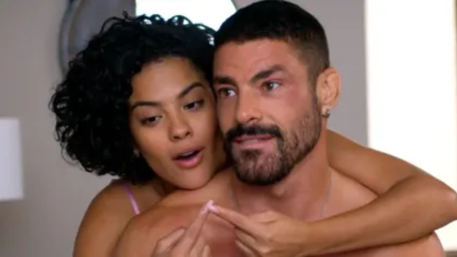 Vale Tudo: Cesar vai pra farra com Fátima após enterro de Odete