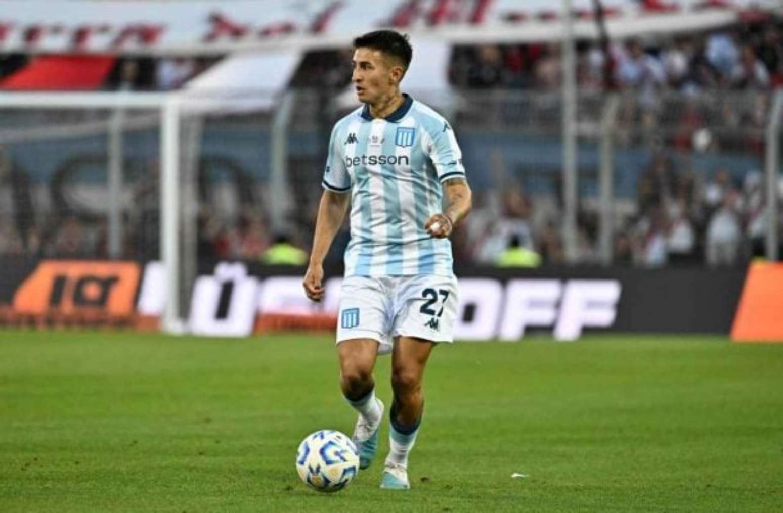 Lateral do Racing se machuca e vira dúvida contra o Flamengo