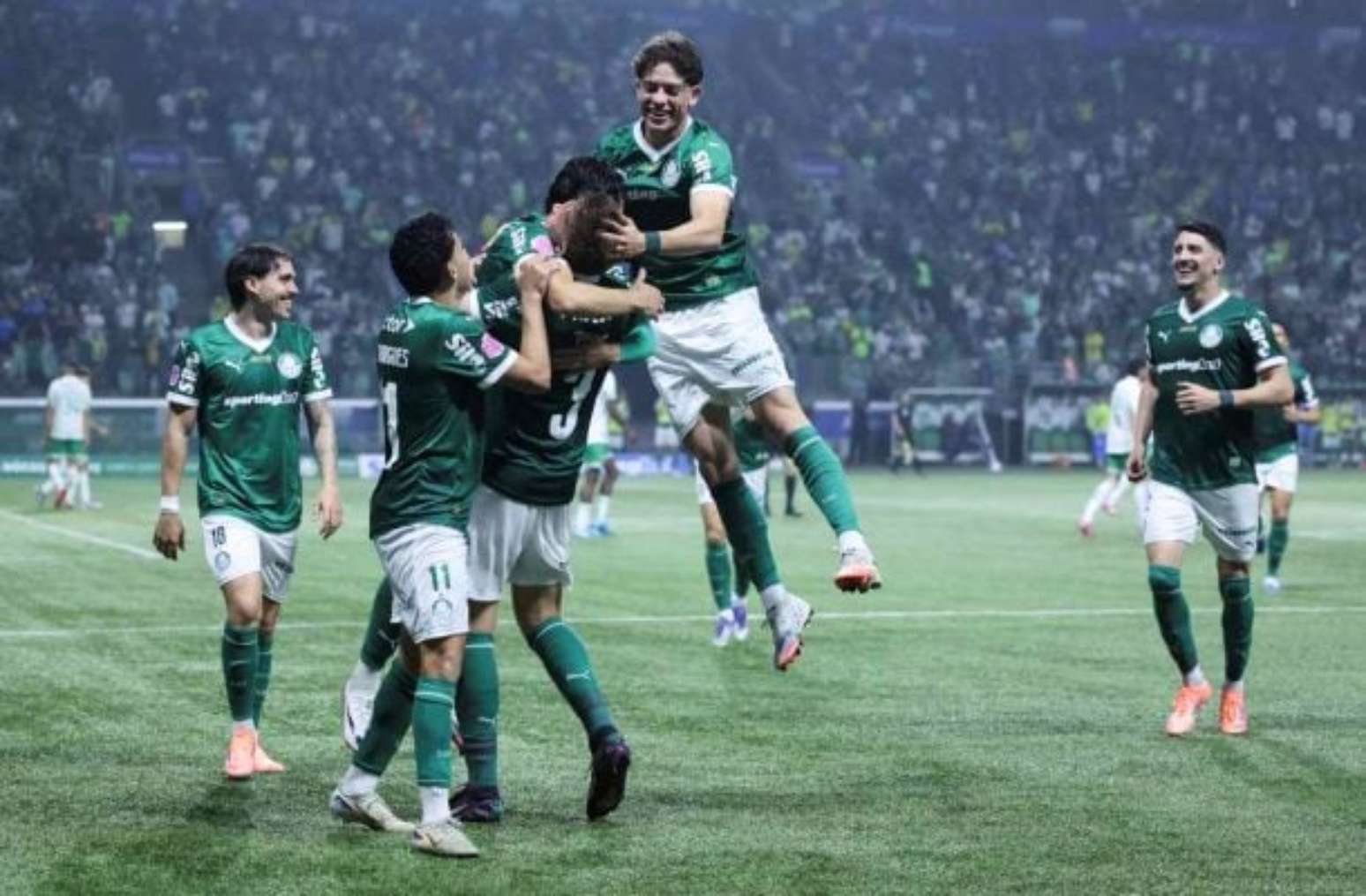 Palmeiras goleia Juventude e assume liderança isolada do Brasileirão