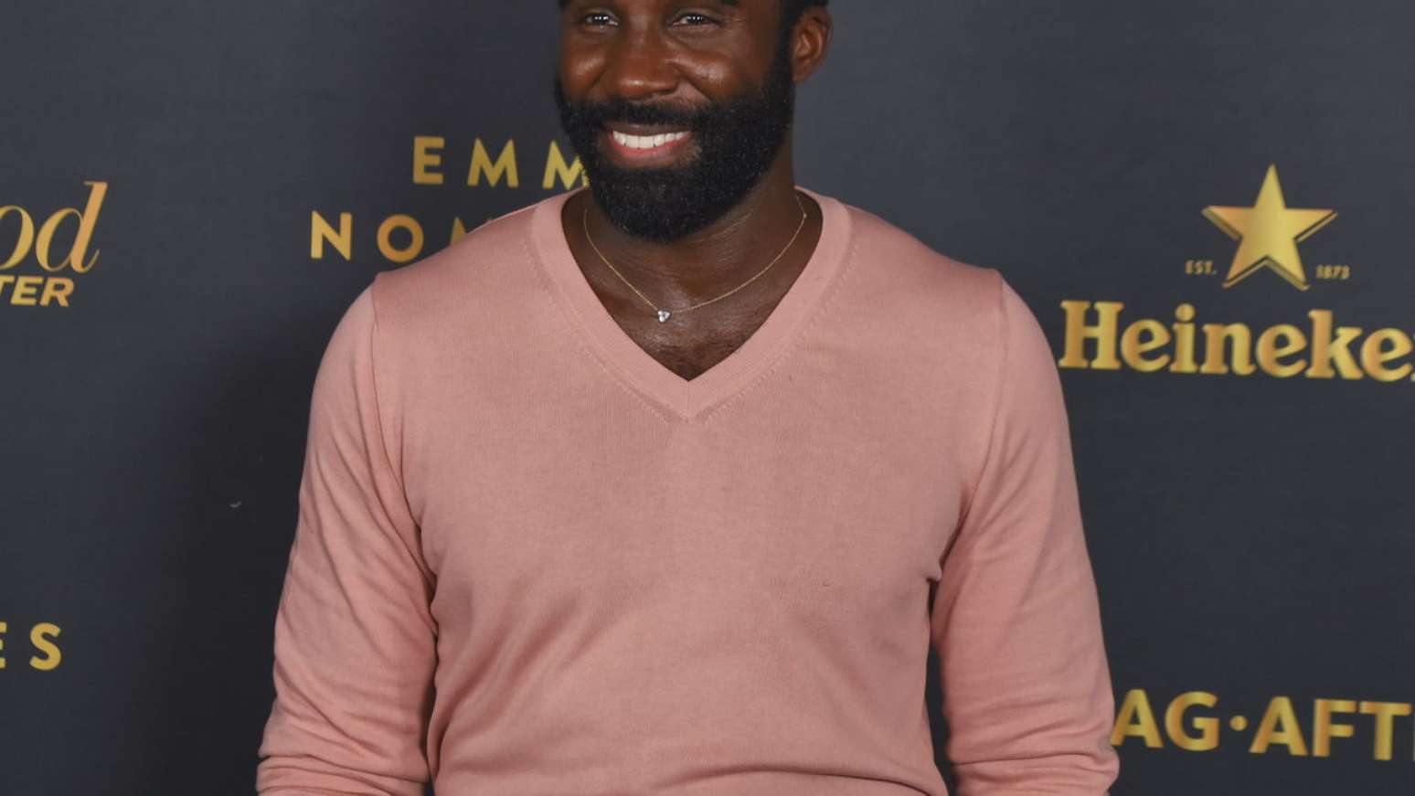 Tramell Tillman rompe tabu e entra para a história do Emmy