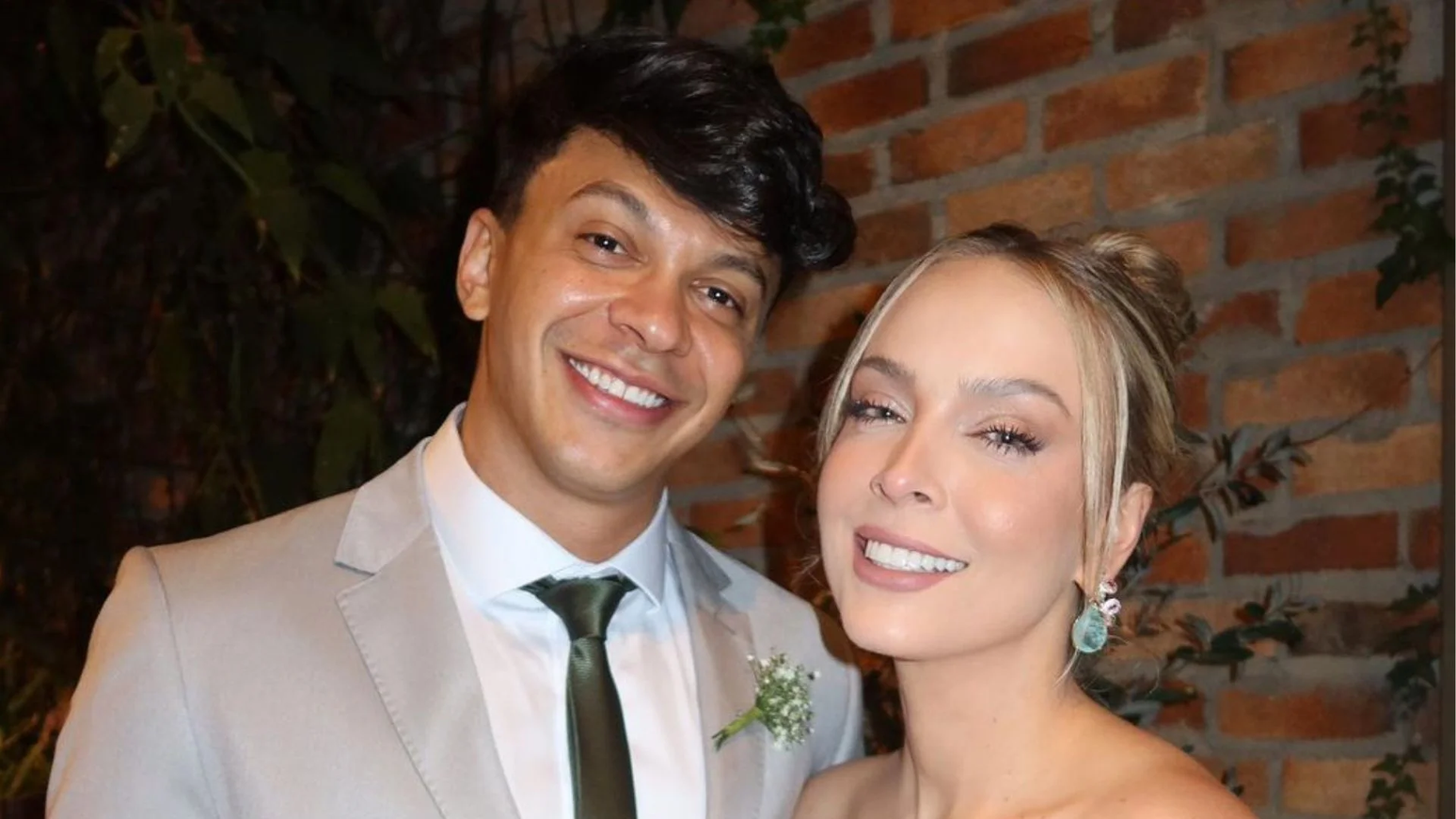 Júlio Cocielo anuncia fim de casamento com Tata Estaniecki