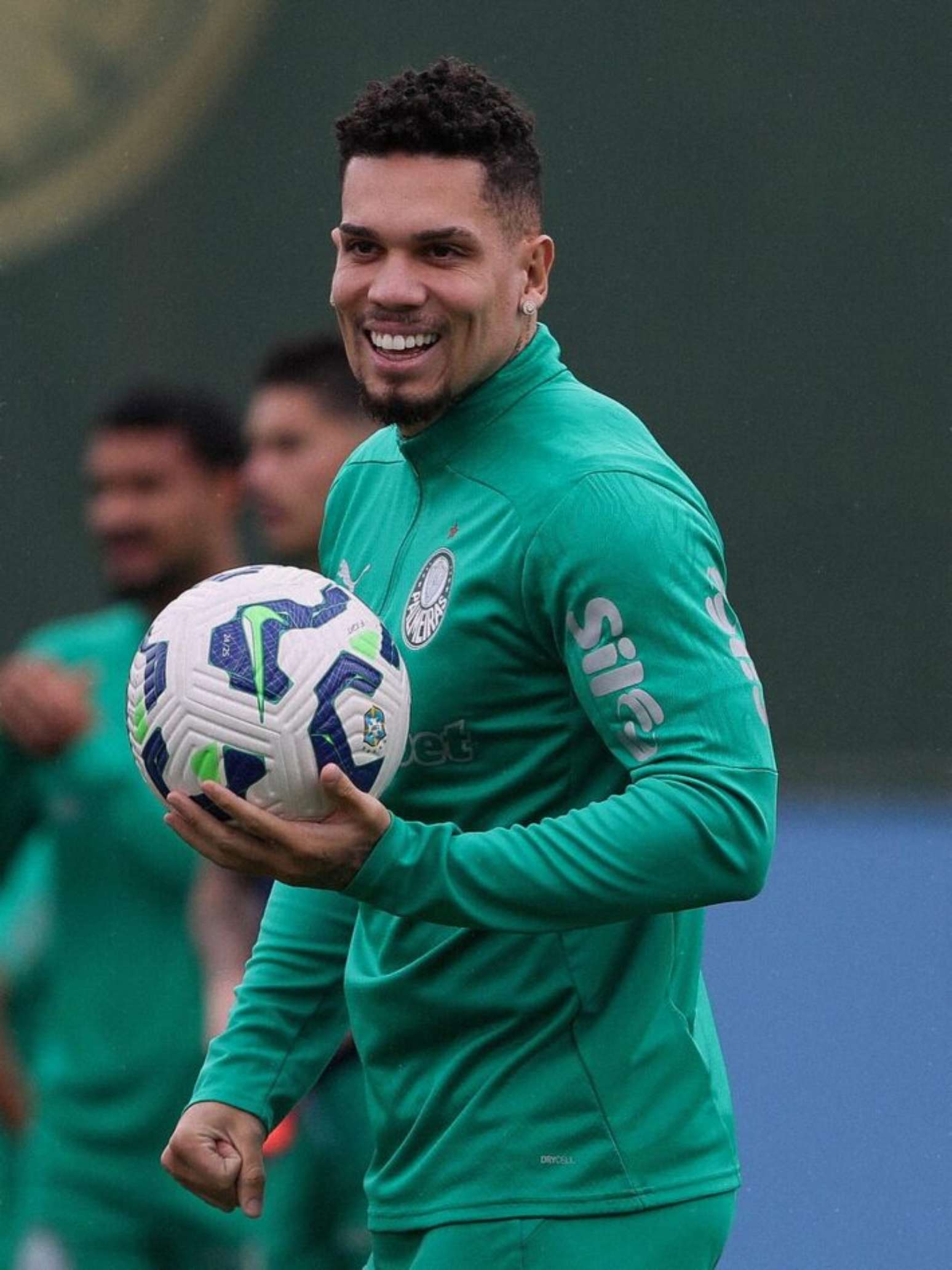 Palmeiras: Paulinho se destaca nas passarelas e desfila na SPFW; confira