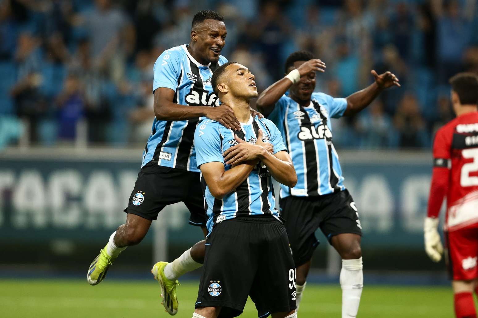 Grêmio é superior e derrota o São Paulo pelo Brasileirão