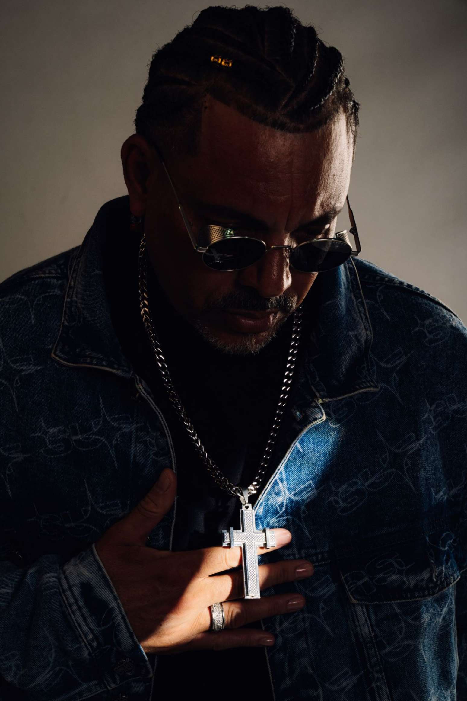 Rapper Dexter retorna com clipe e música inédita após 10 anos de pausa