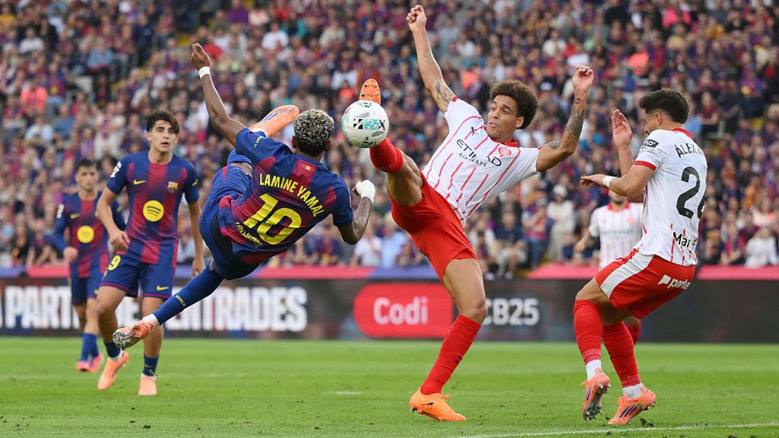 Barcelona marca no fim e vence o Girona em La Liga