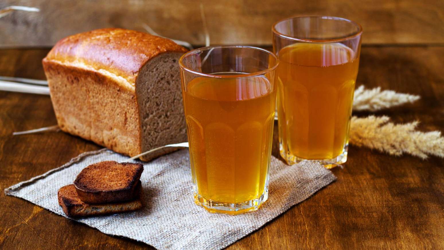 Conheça a bebida alcoólica que se faz a partir da fermentação do pão