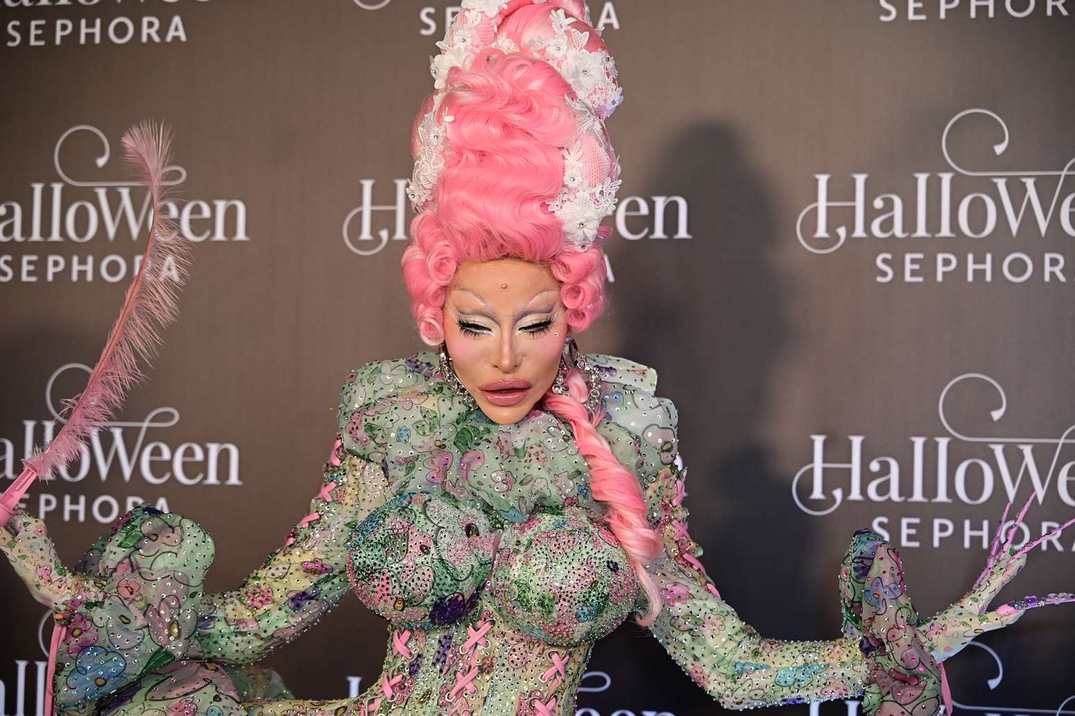 Sabrina Sato brilha no Baile da Sephora com reflexão sobre beleza e exagero