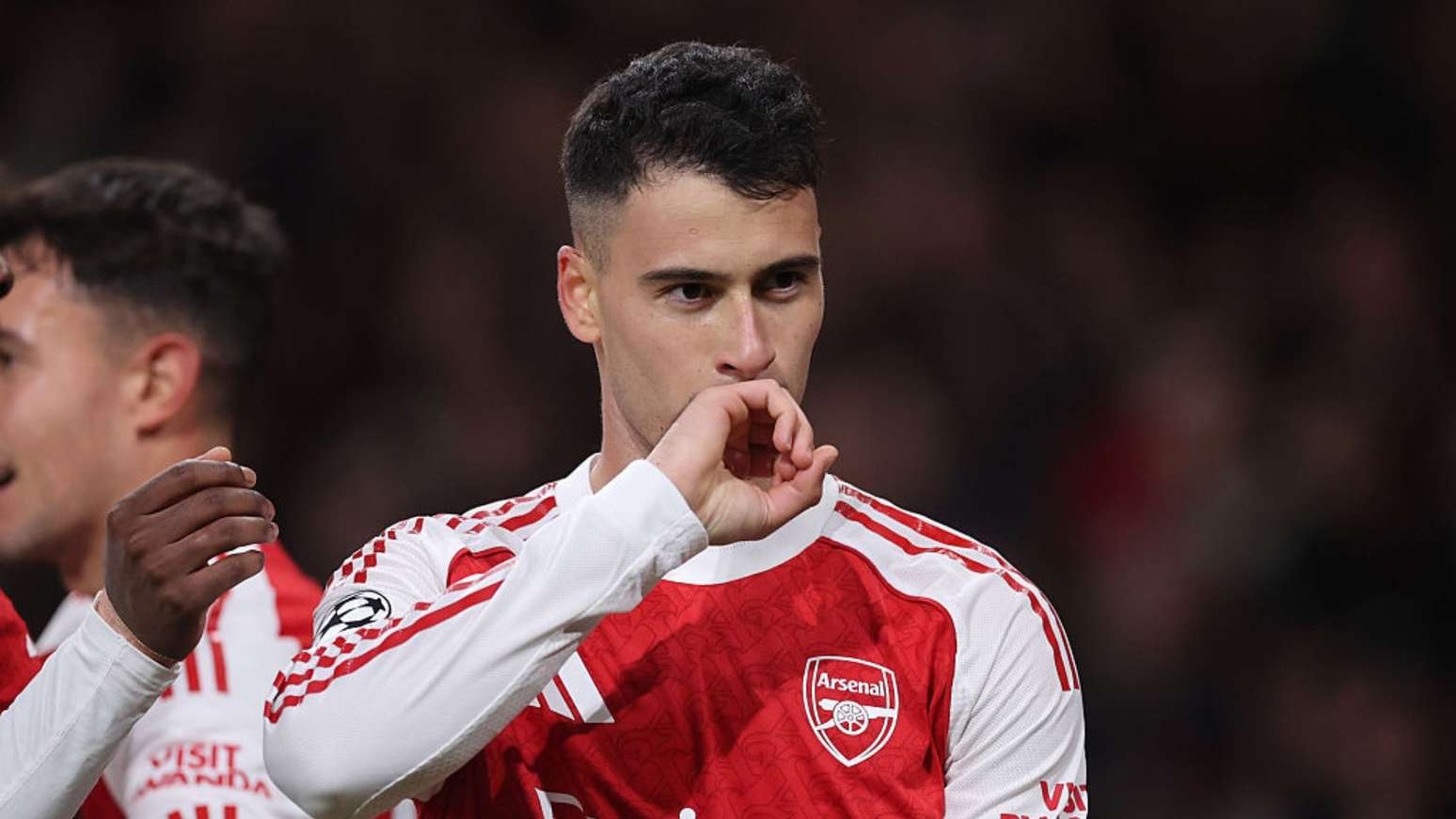 Arsenal vence o Atlético de Madrid com brilho de brasileiros