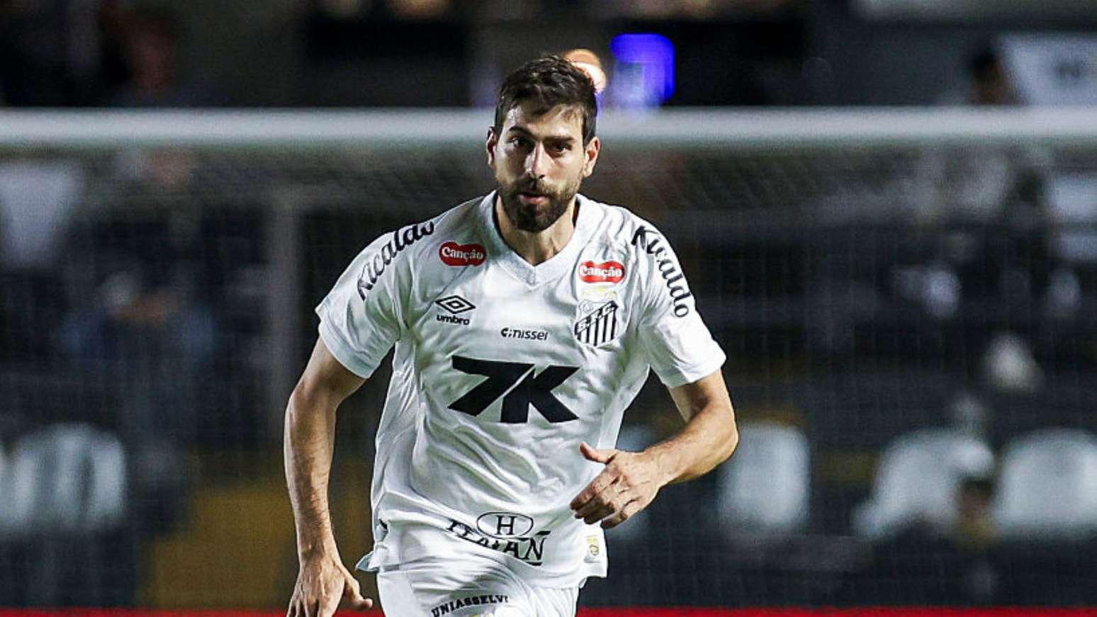 Luan Peres detona elenco do Santos após derrota: "Saco cheio"