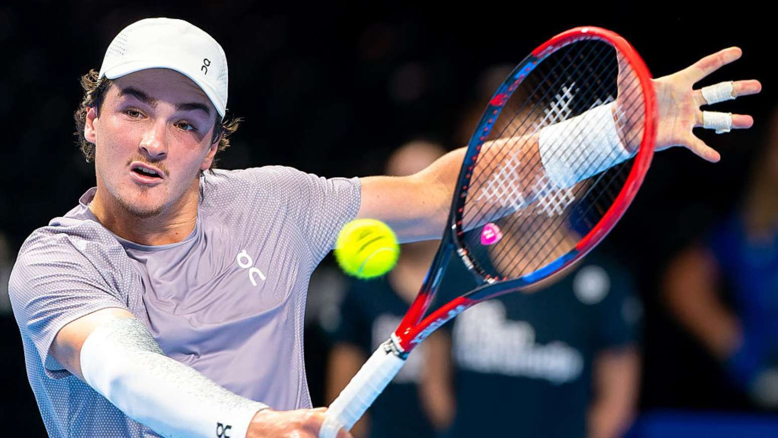De virada, João Fonseca vence e vai à semi na Basileia