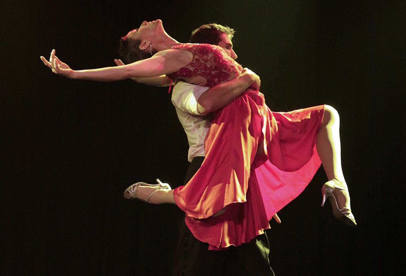 Espetáculo que conta a história do tango estreia no Brasil