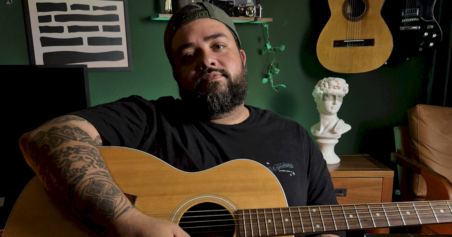 DEKO lança 'Perfume', single autoral que divaga um amor que não cabe na ...