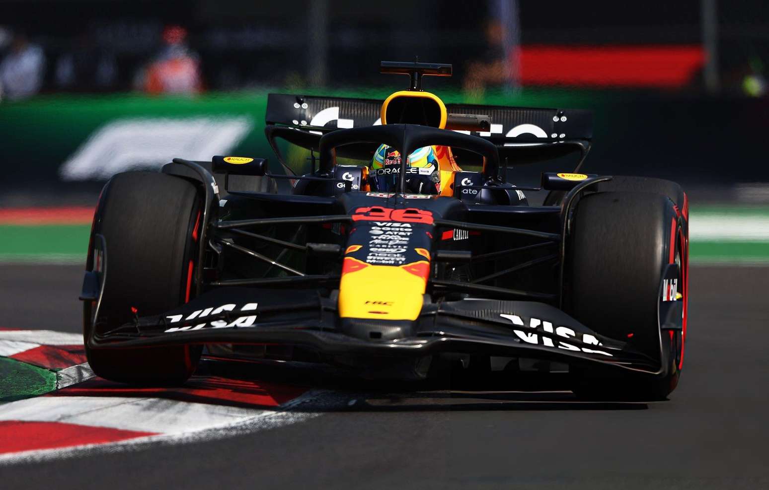 F1: Lindblad impressiona RBR e supera Tsunoda no TL1 do GP do México