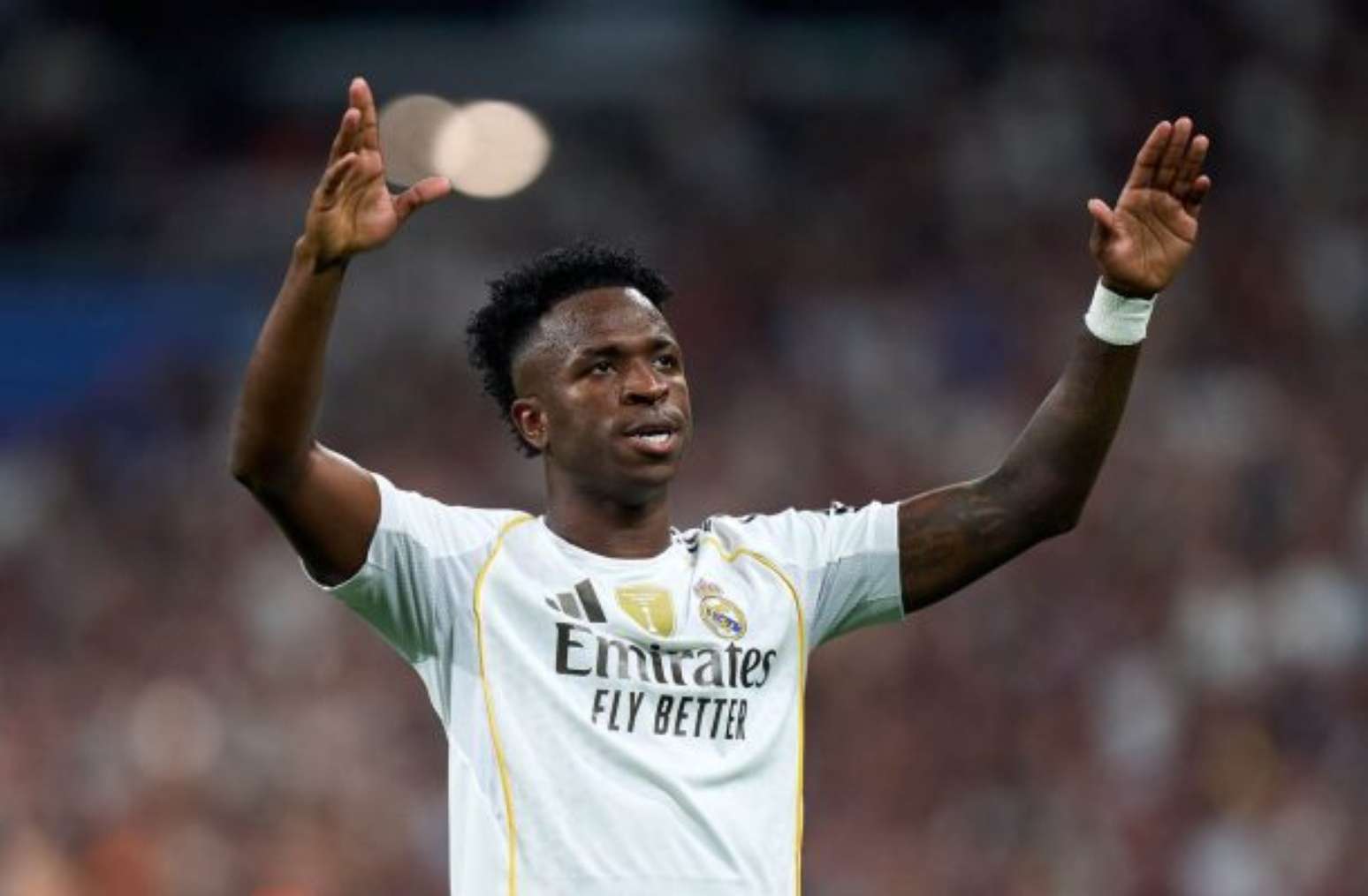 Vini Jr avalia saída do Real Madrid e pode reforçar outro campeão europeu