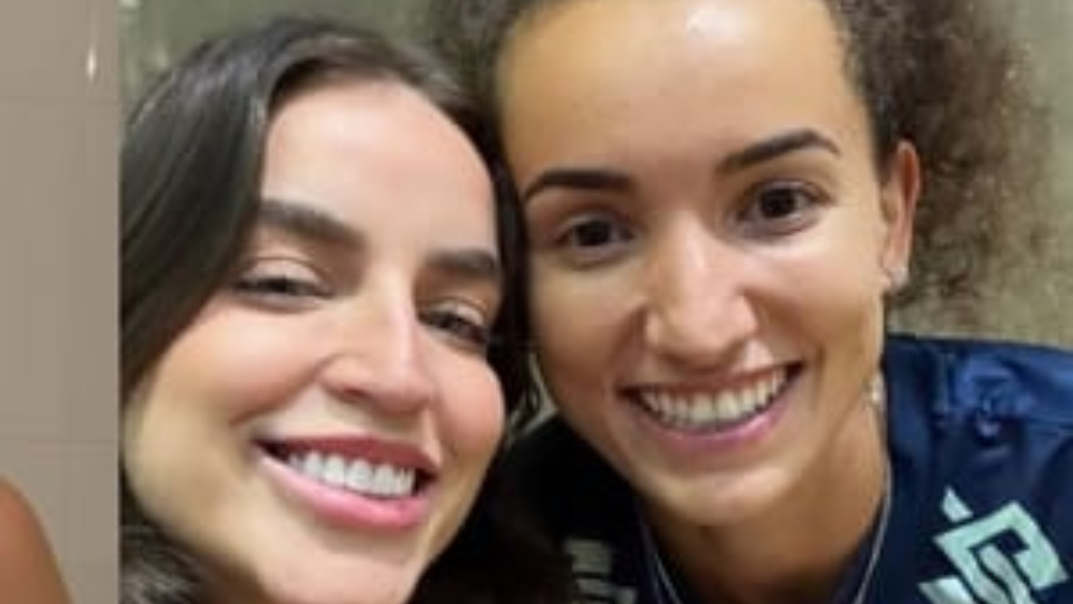 Boo Unzueta e jogadora de vôlei Gabi Guimarães assumem namoro