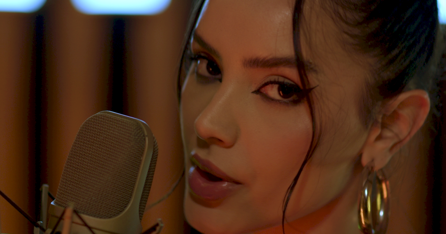 Júlia Rezende te deixa 'Sem Ar' em nova Hit Sessions, projeto intimista ...