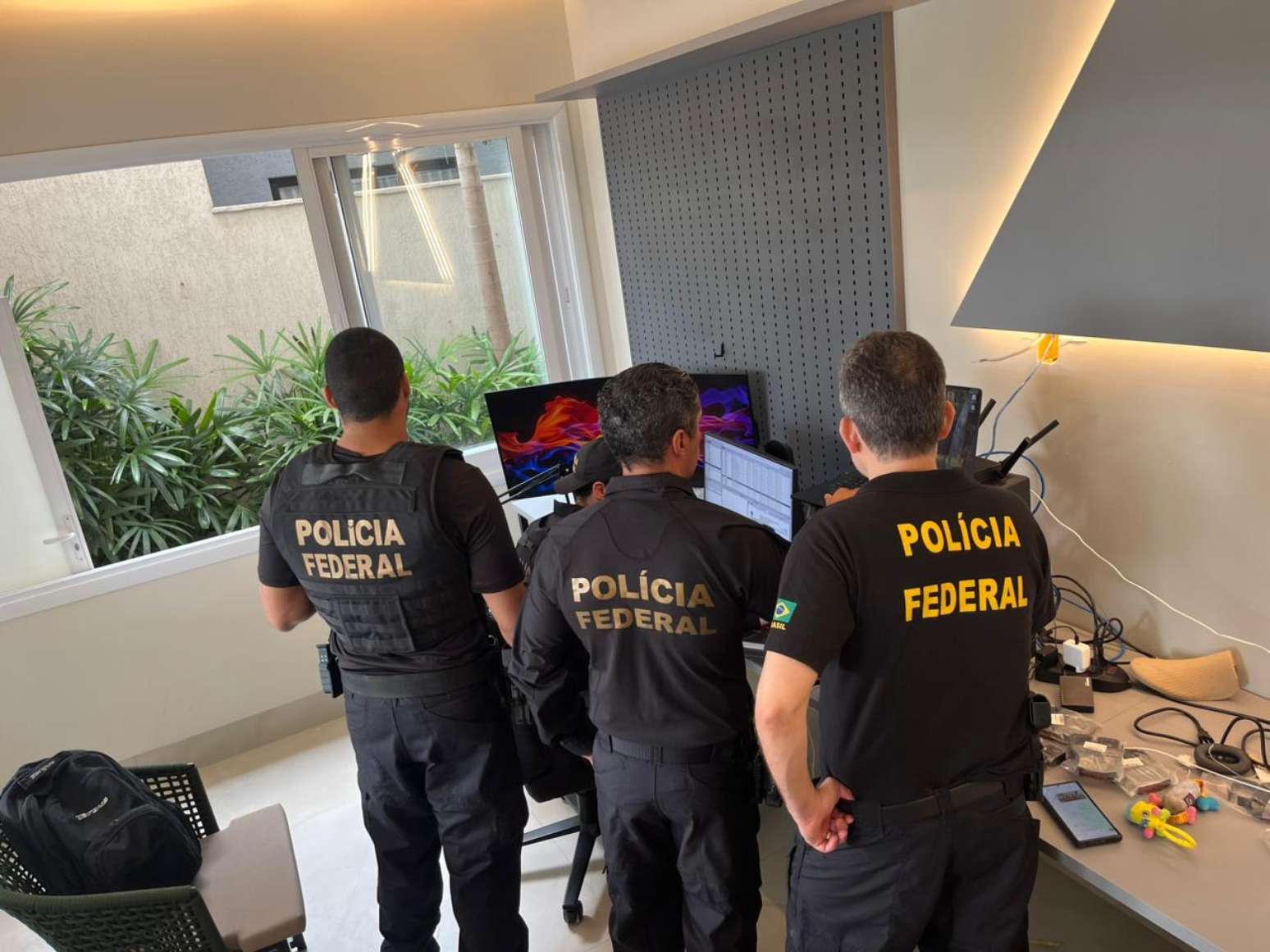 Desvio de R$ 813 milhões no Pix: PF faz operação com prisões e bloqueios