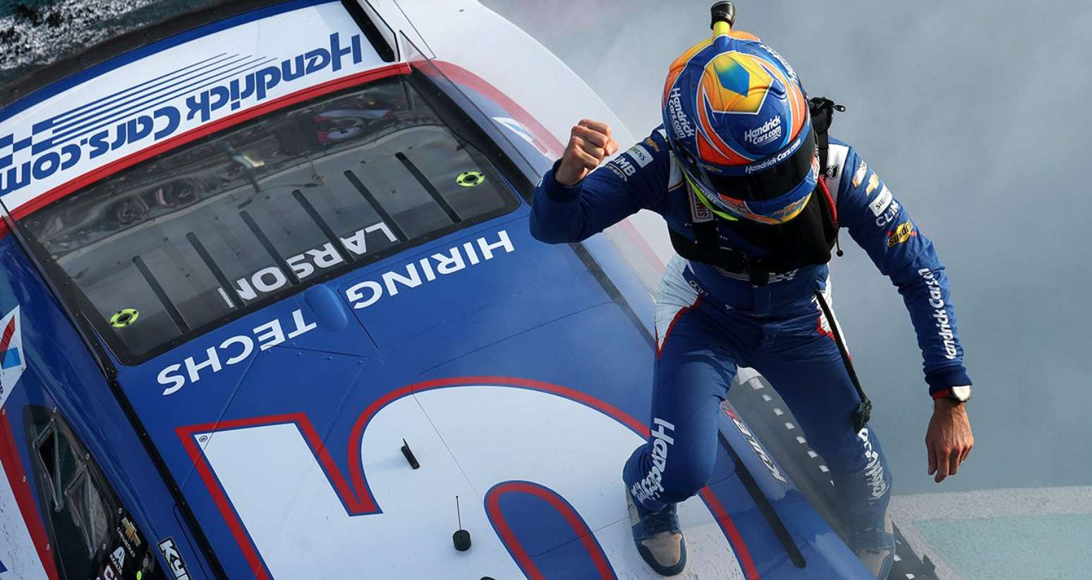 NASCAR: Larson conquista bicampeonato em final dramático