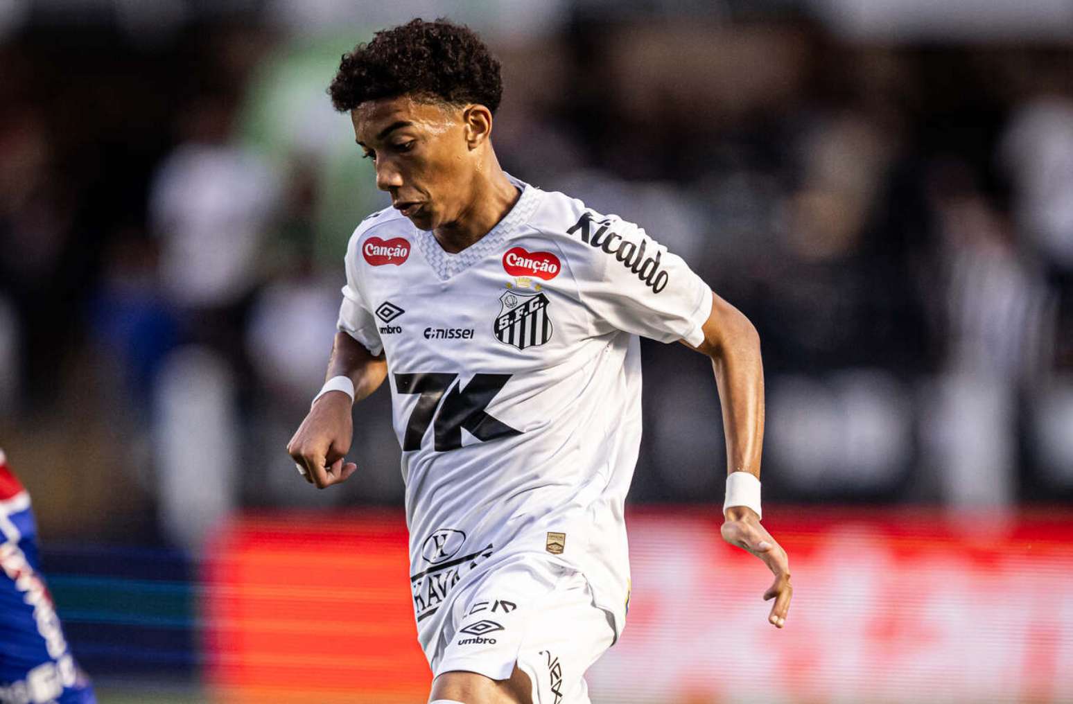 Robinho Jr. empolga torcida do Santos, mas Vojvoda prega cautela com joia