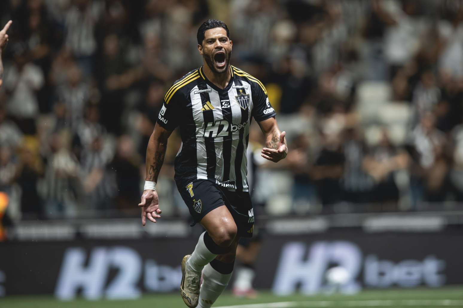Hulk se emociona ao marcar 500 gols na carreira e agradece após vitória ...