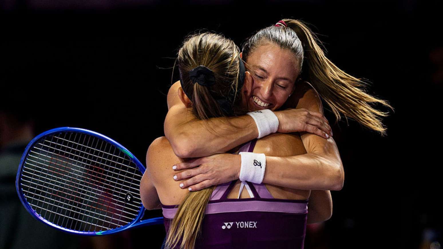 Luisa Stefani faz história e avança à decisão do WTA Finals