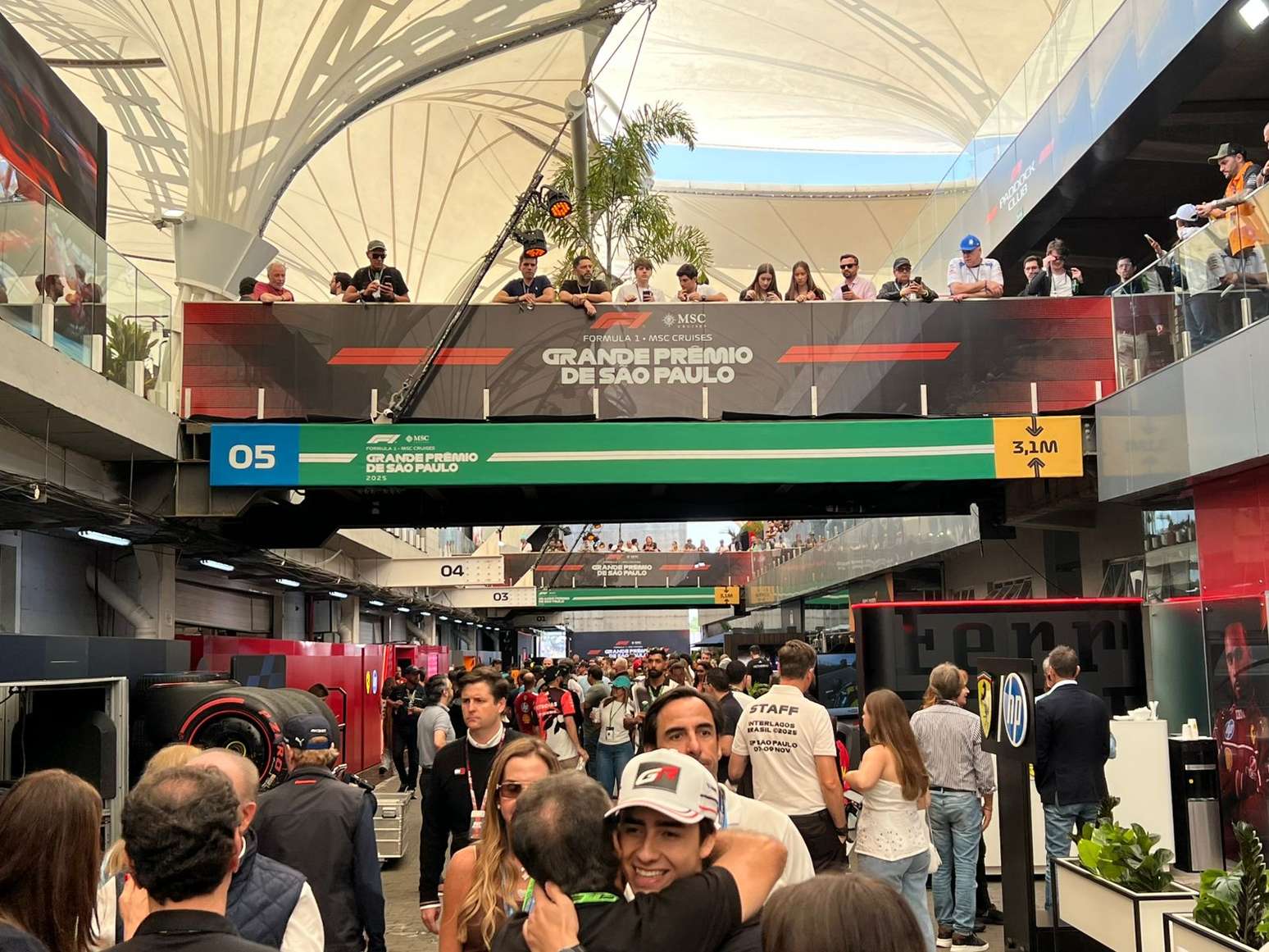 Ingressos a R$ 40 mil e contato com pilotos: saiba como é a experiência ...