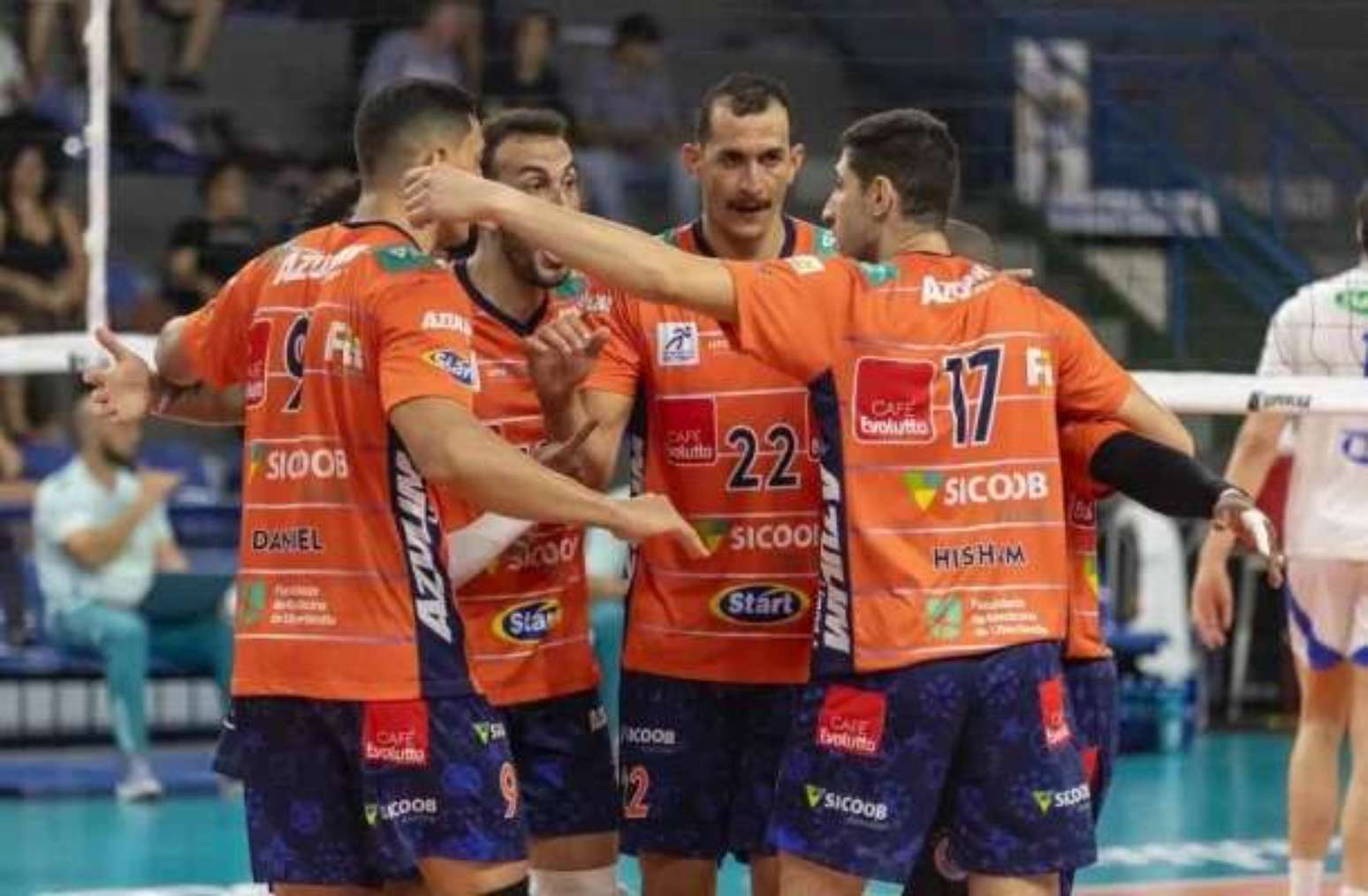 Monte Carmelo vence a primeira e sai da zona de rebaixamento