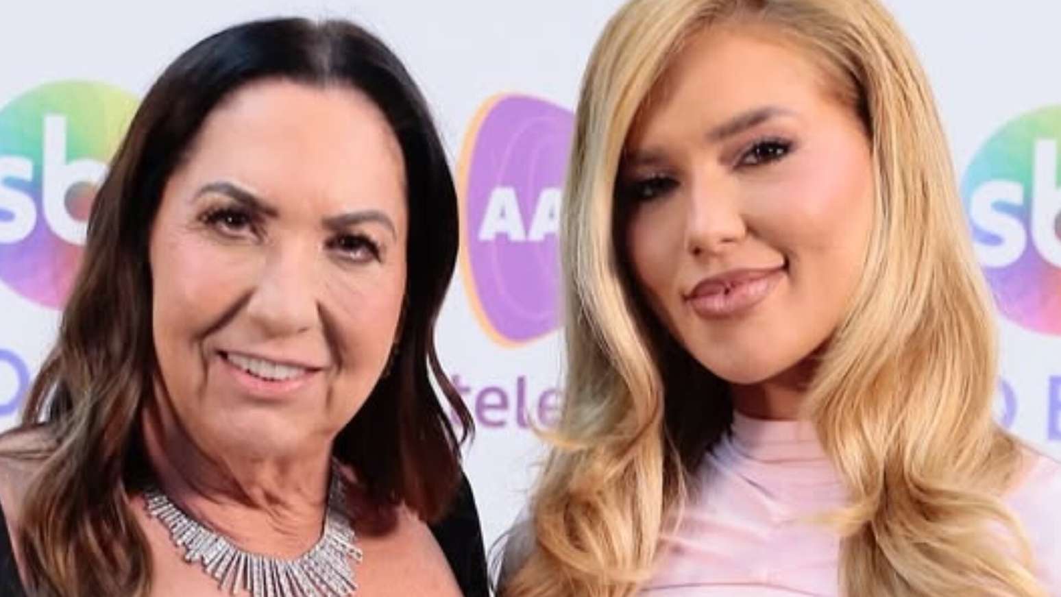 Errou? Mãe de Virginia chama atenção no 'Teleton': 'Essa roupa...'
