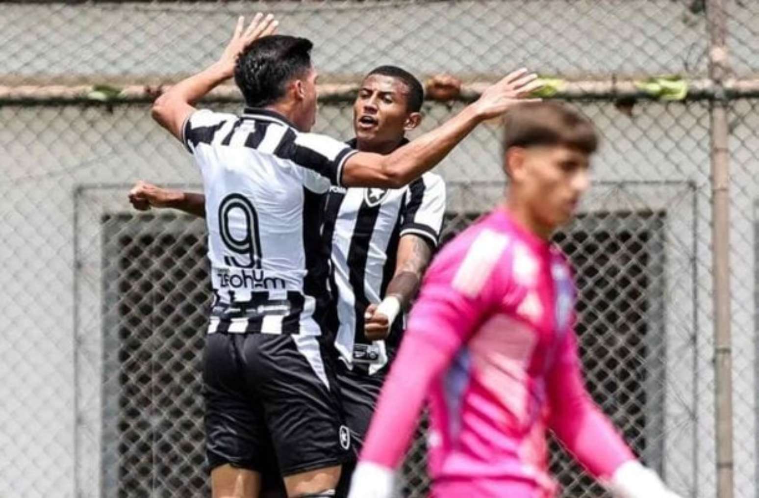 Finalista do Carioca Sub-20, Botafogo vence o Fla e mete 5 a 1 no agregado