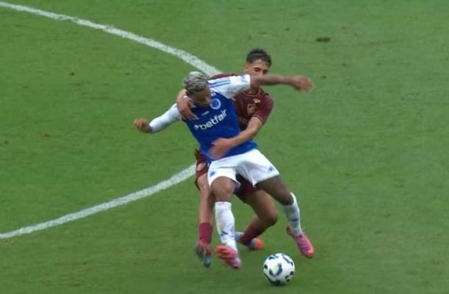 CBF divulga análise da cotovelada de Matheus Pereira em Cruzeiro x ...