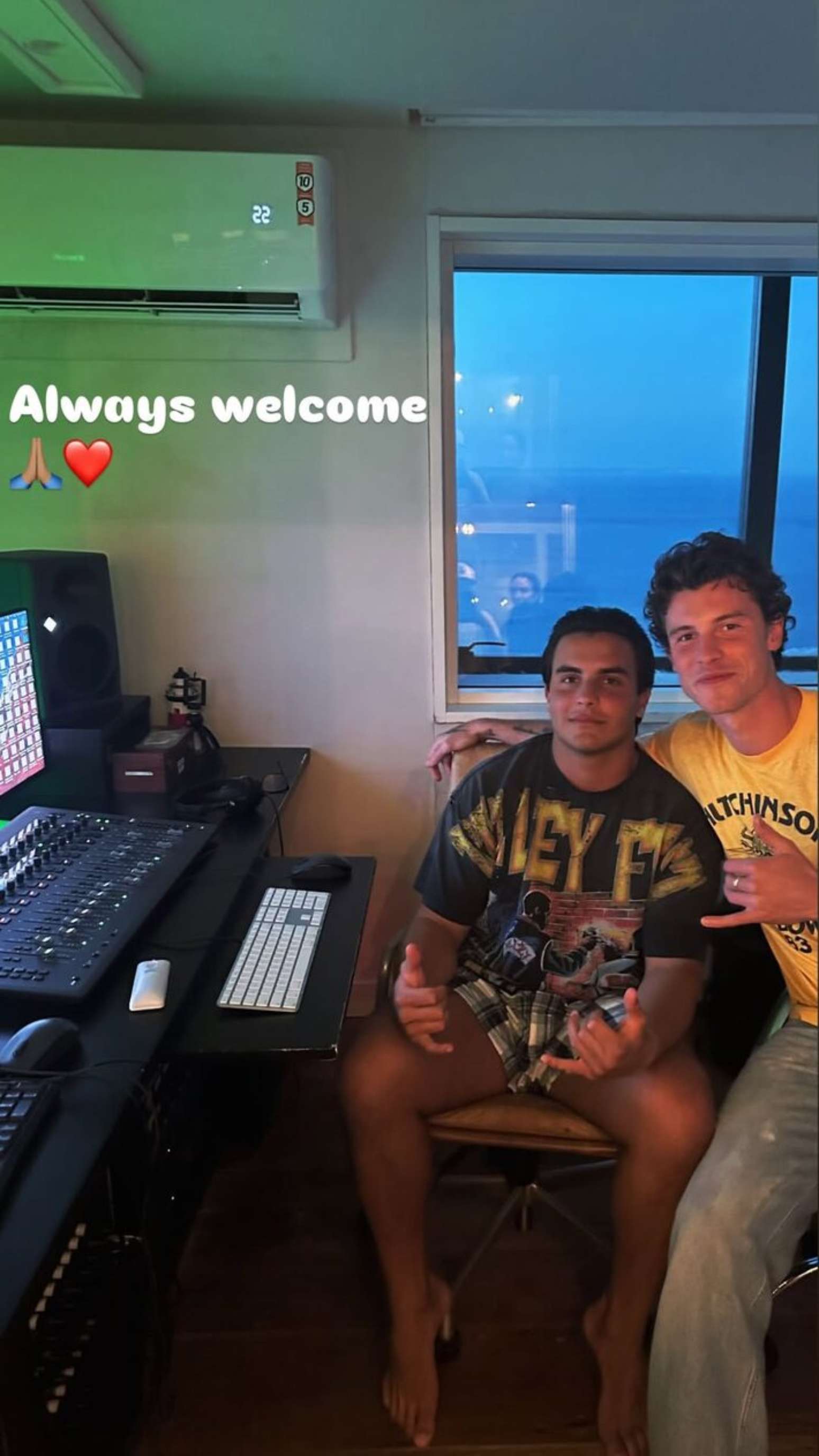 Shawn Mendes visita Marcelo Sangalo na Bahia; veja o momento